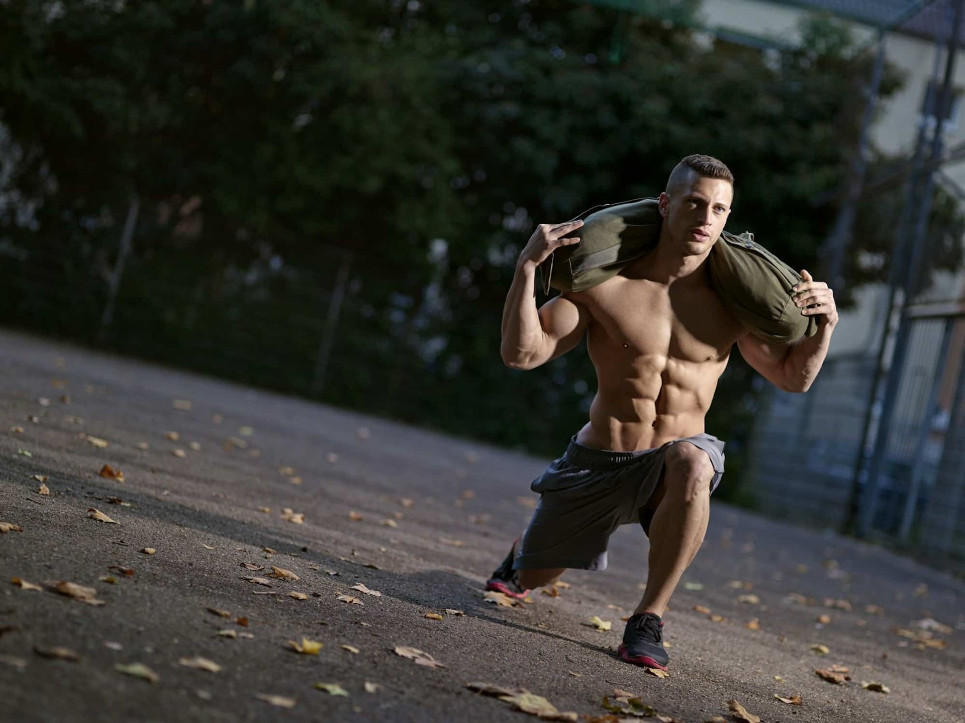 Quels sont les avantages et techniques du « Sandbag Training » pour les ...